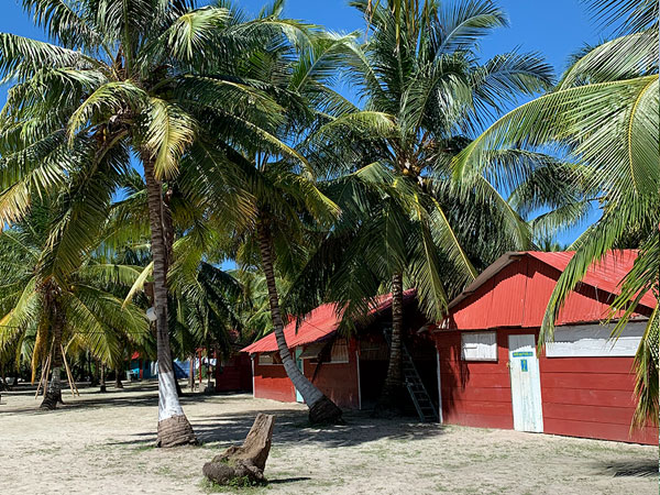 Cabañas compartidas en Niadub (Isla Diablo) - Kuna Yala Adventures San ...